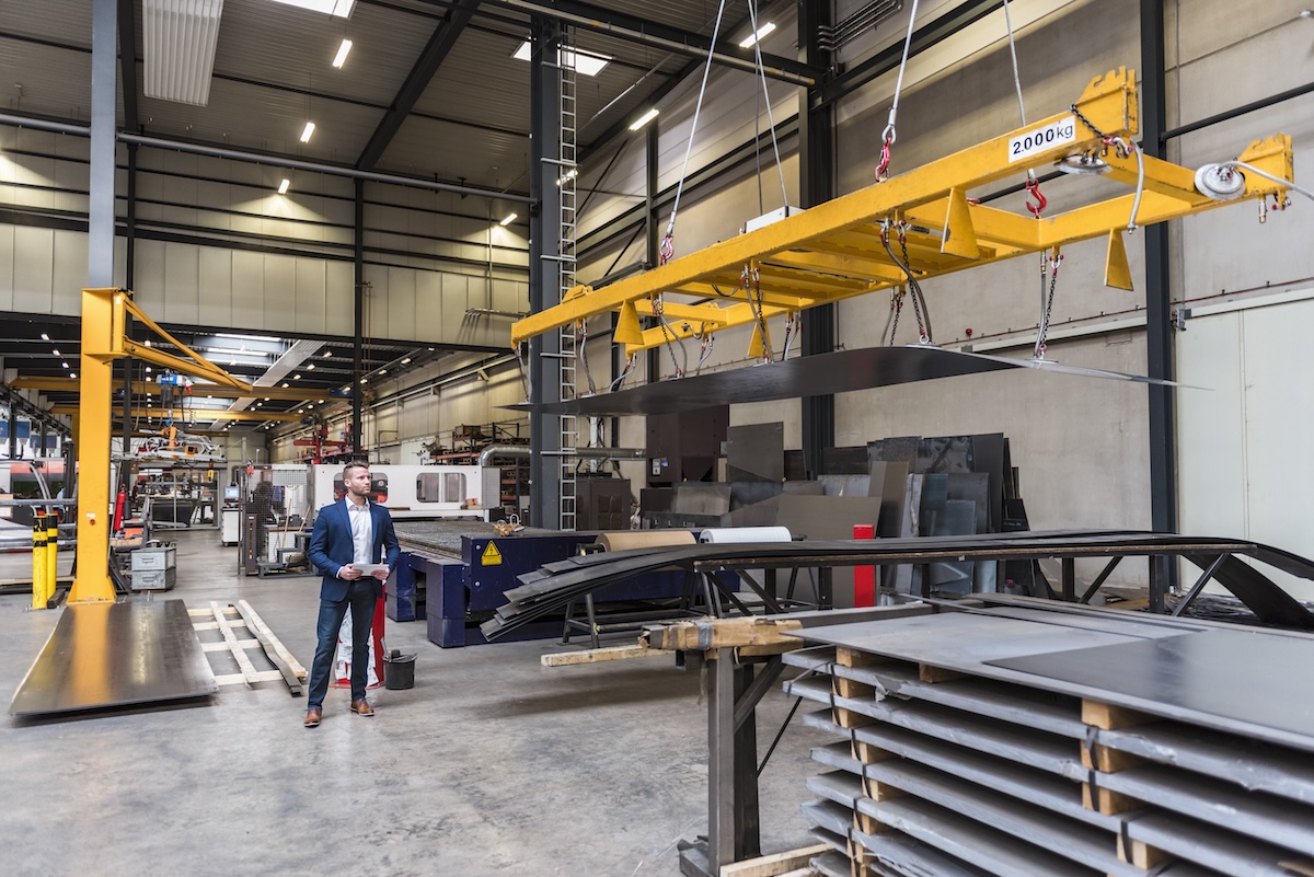 How To Design A Flexible Assembly Line With Overhead Lifting Equipment ...